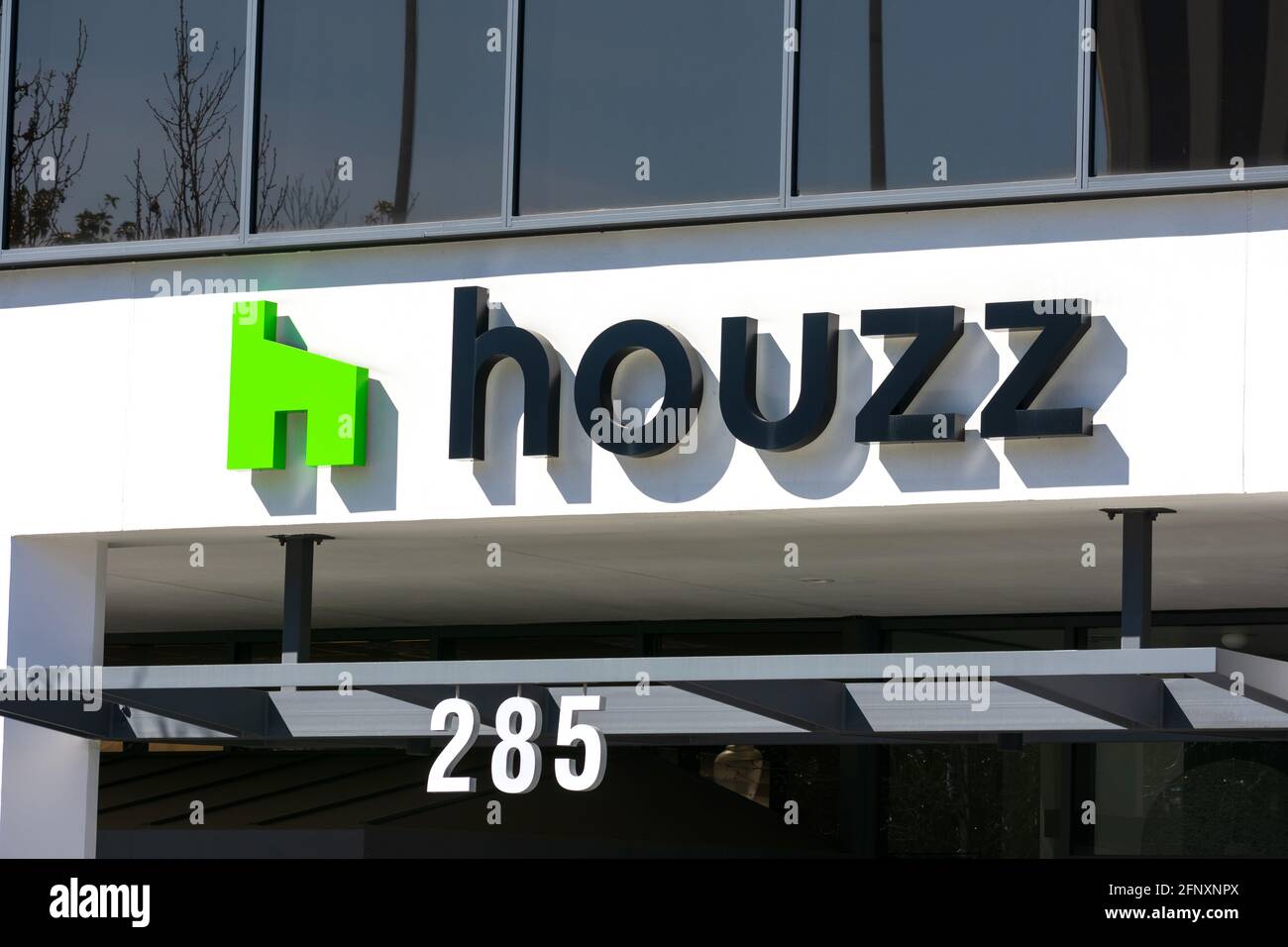 Houzz sign and logo on facade of interior design company headquarters ...