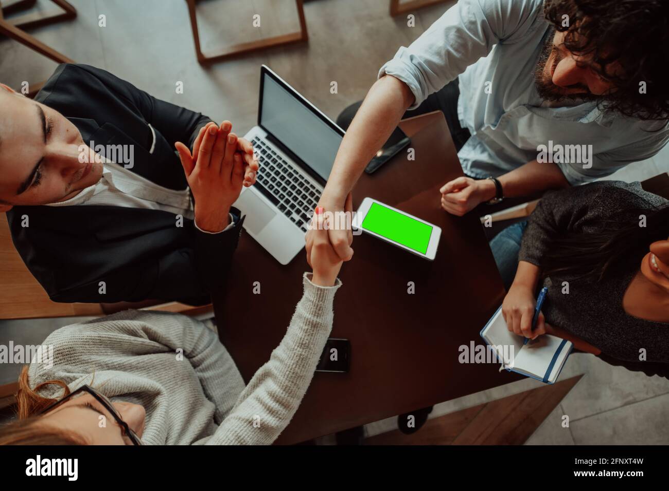 business and office concept - businessman shaking hands each oth Stock ...