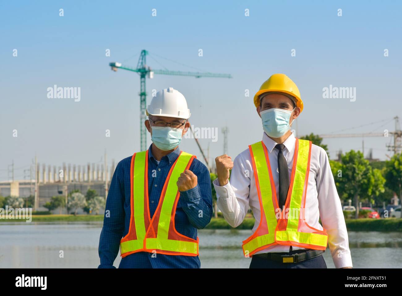 Teamwork outdoor hi-res stock photography and images - Alamy