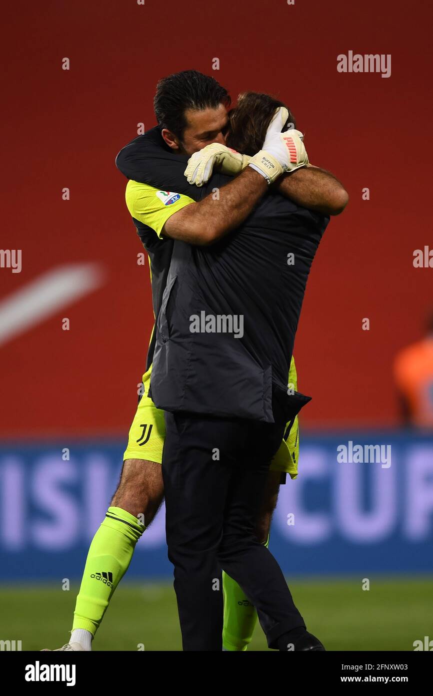 Gianluigi buffon and andrea pirlo hi-res stock photography and images ...