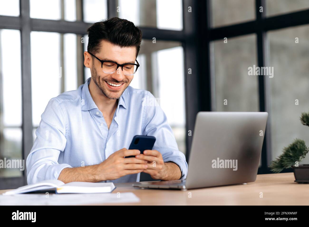 Answering ceo hi-res stock photography and images - Alamy