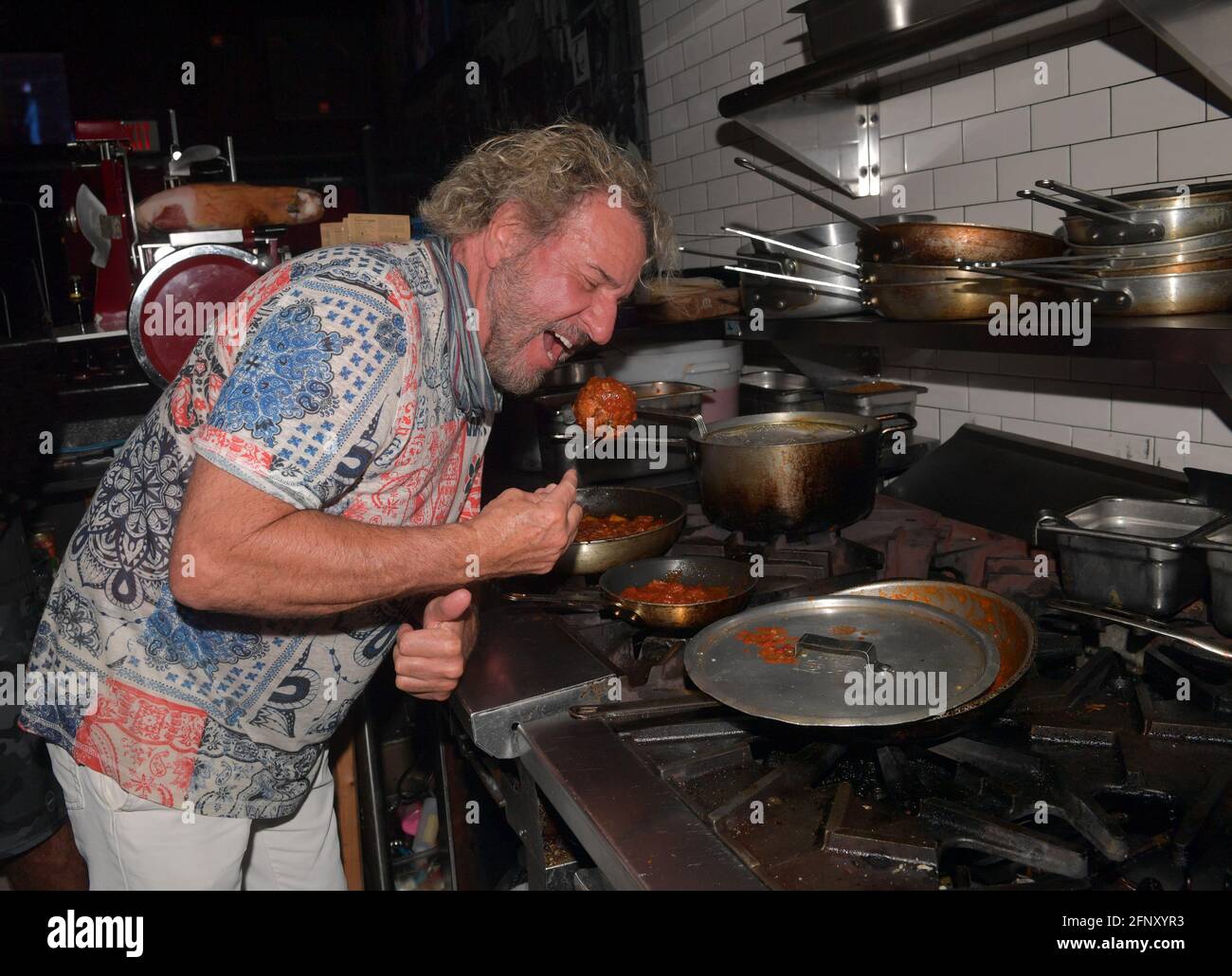 Italian actor cooking hi-res stock photography and images - Alamy