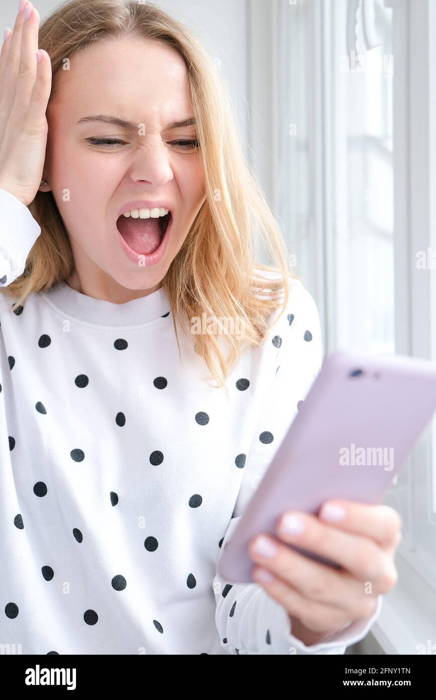 Yell online mobile phone hi-res stock photography and images - Alamy