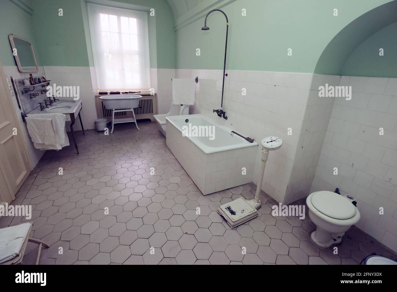 Castle farm bath hi-res stock photography and images - Alamy