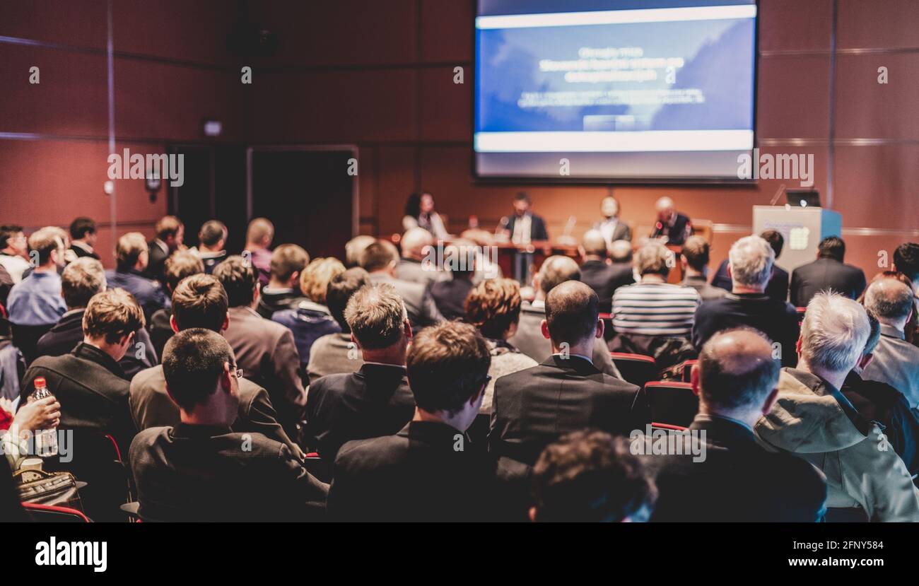 Round table discussion at business conference event Stock Photo - Alamy