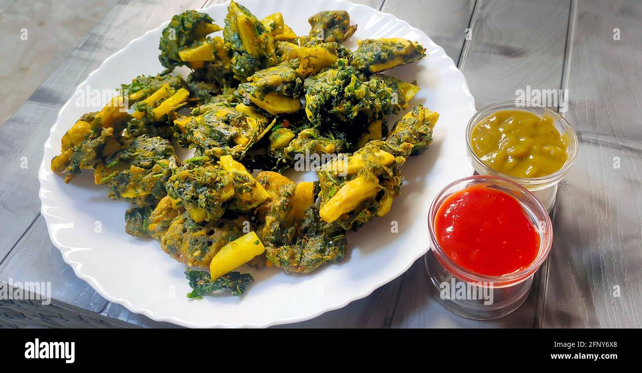 Spinach & potato Pakoras with sauce, An extremely delicious and mouth ...