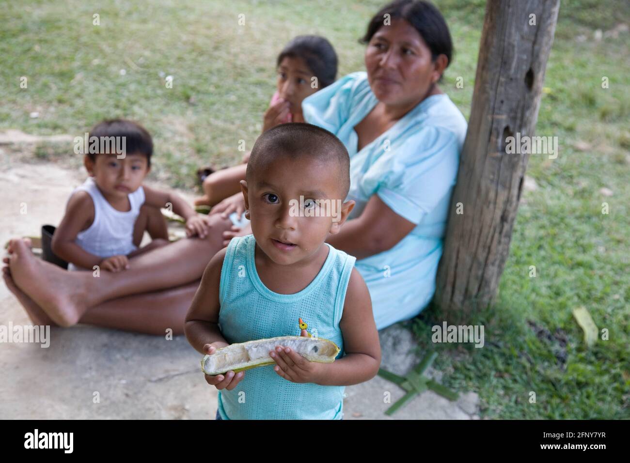 Mayan mother and children in the Mayan community of San Miguel, Toledo ...