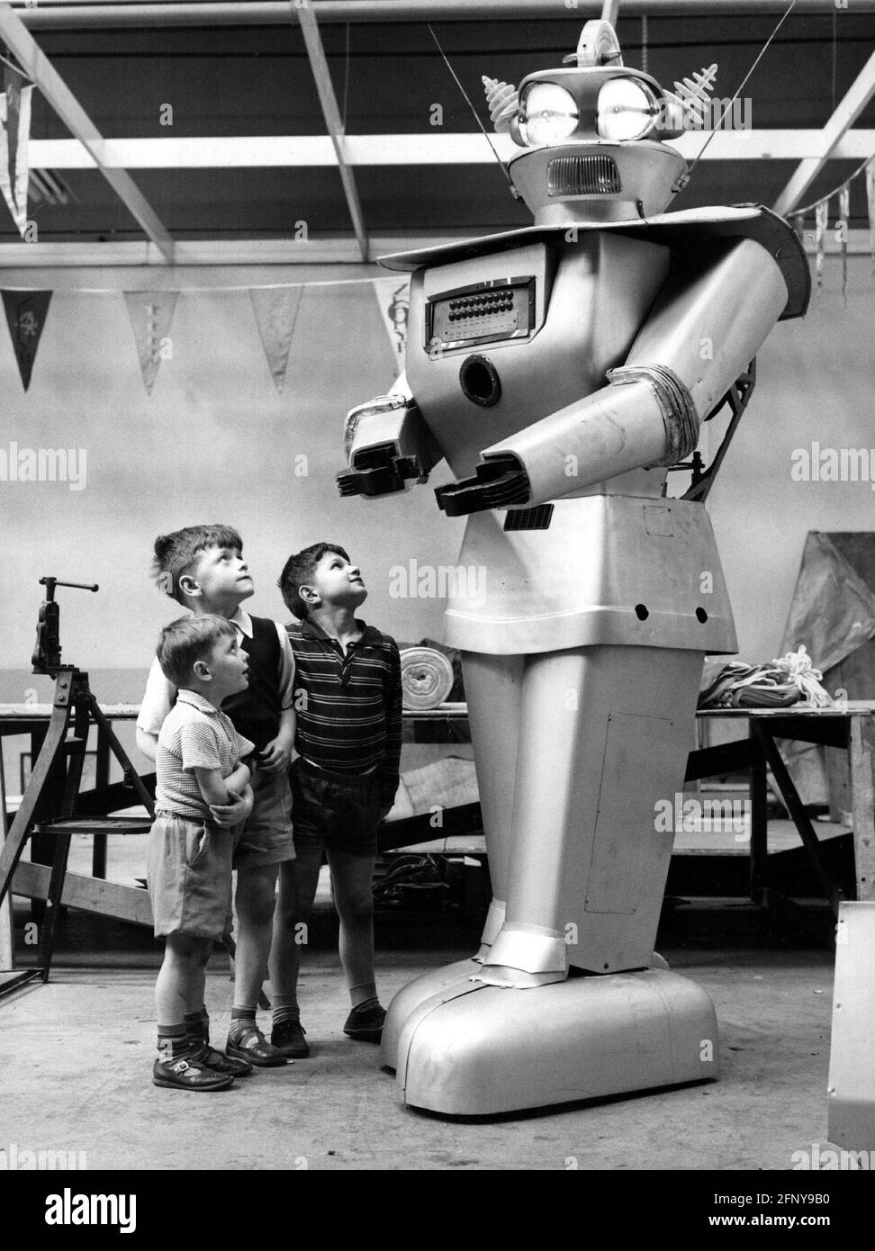 1960s robot hi-res stock photography and images - Alamy