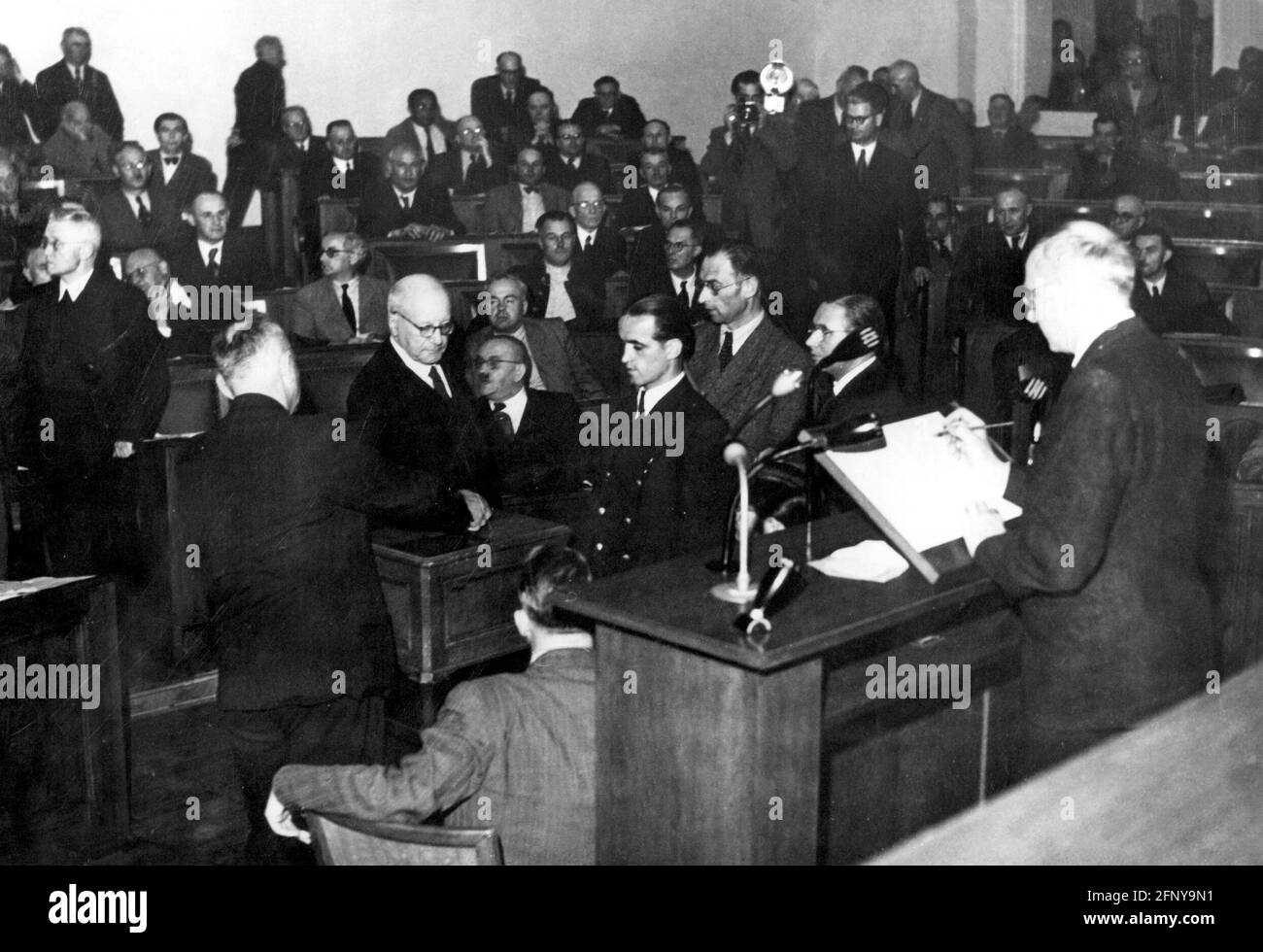 Politics law hi-res stock photography and images - Alamy