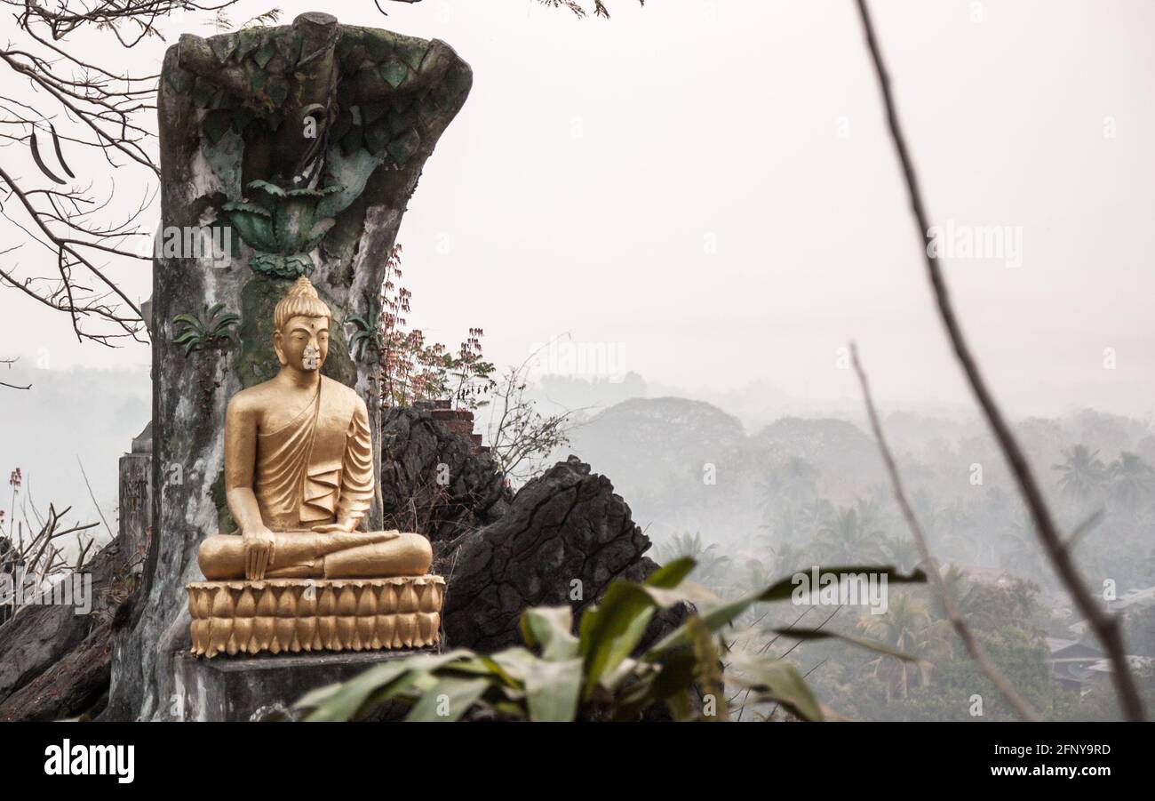 Sitting buddha atop Mount Phousi en route to Wat Chom Si / Wat Tham ...