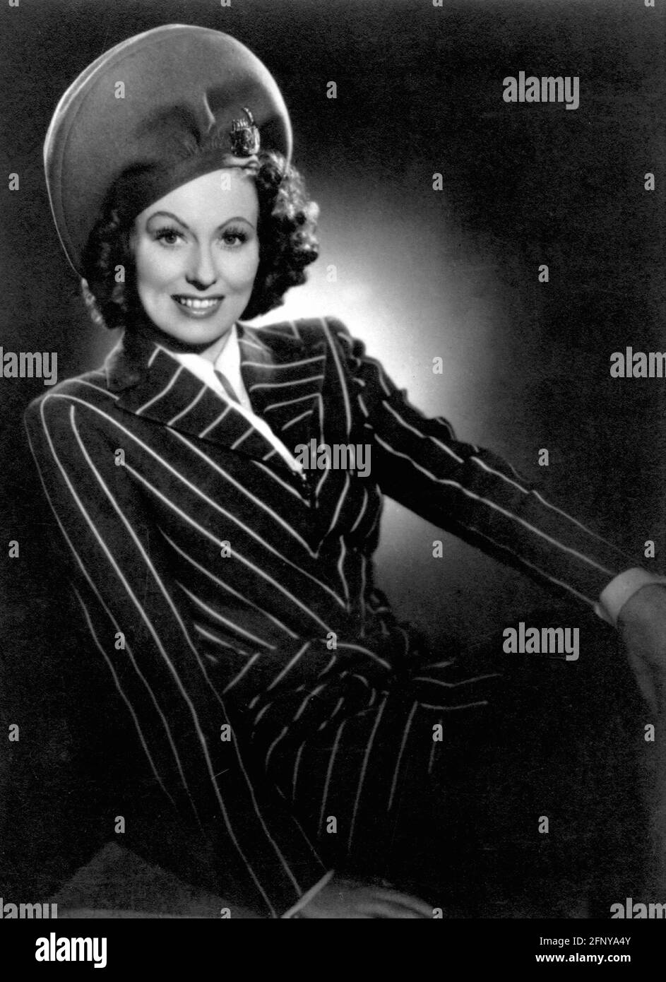 Hoehn, Carola, 30.1.1910 - 8.11.2005, German actress, half length ...