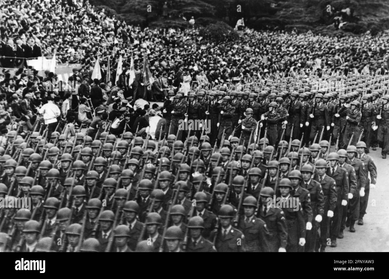 Military parade 1950s hi-res stock photography and images - Alamy