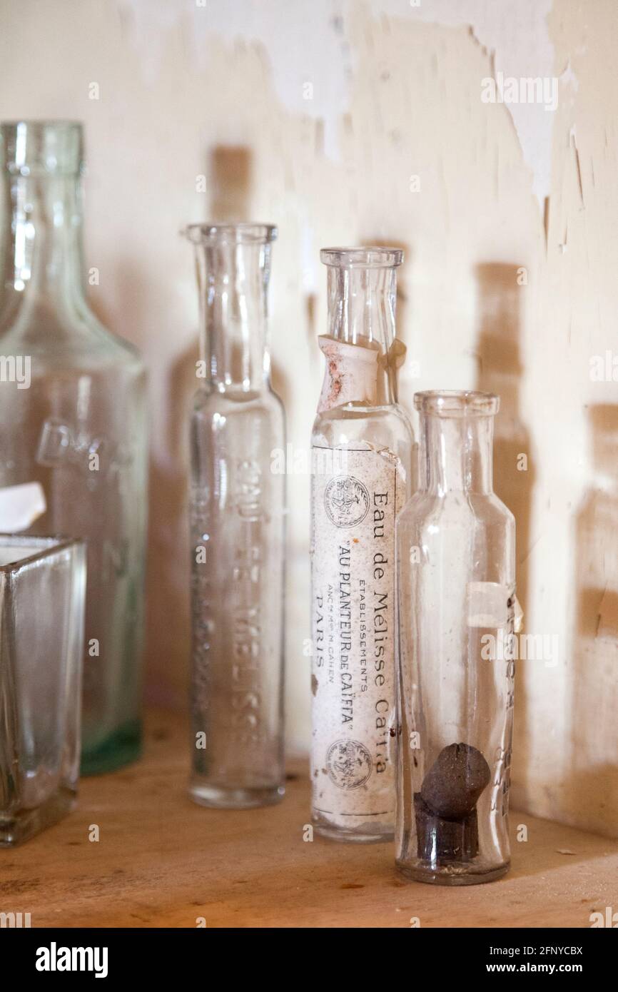19th century bottle hi-res stock photography and images - Alamy