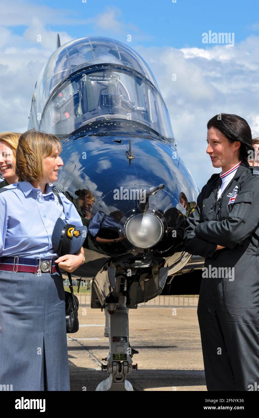 Hawk solo display hi-res stock photography and images - Alamy