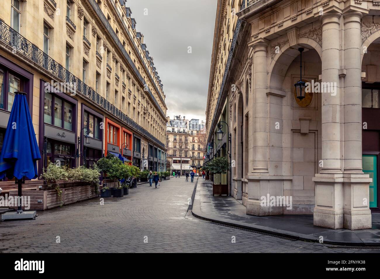 Queen victoria equestrian statue hi-res stock photography and images ...