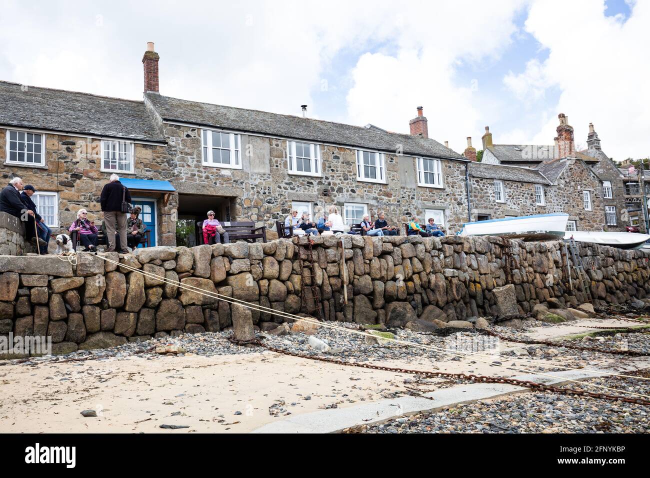 Mousehole cornwall cold hi-res stock photography and images - Alamy