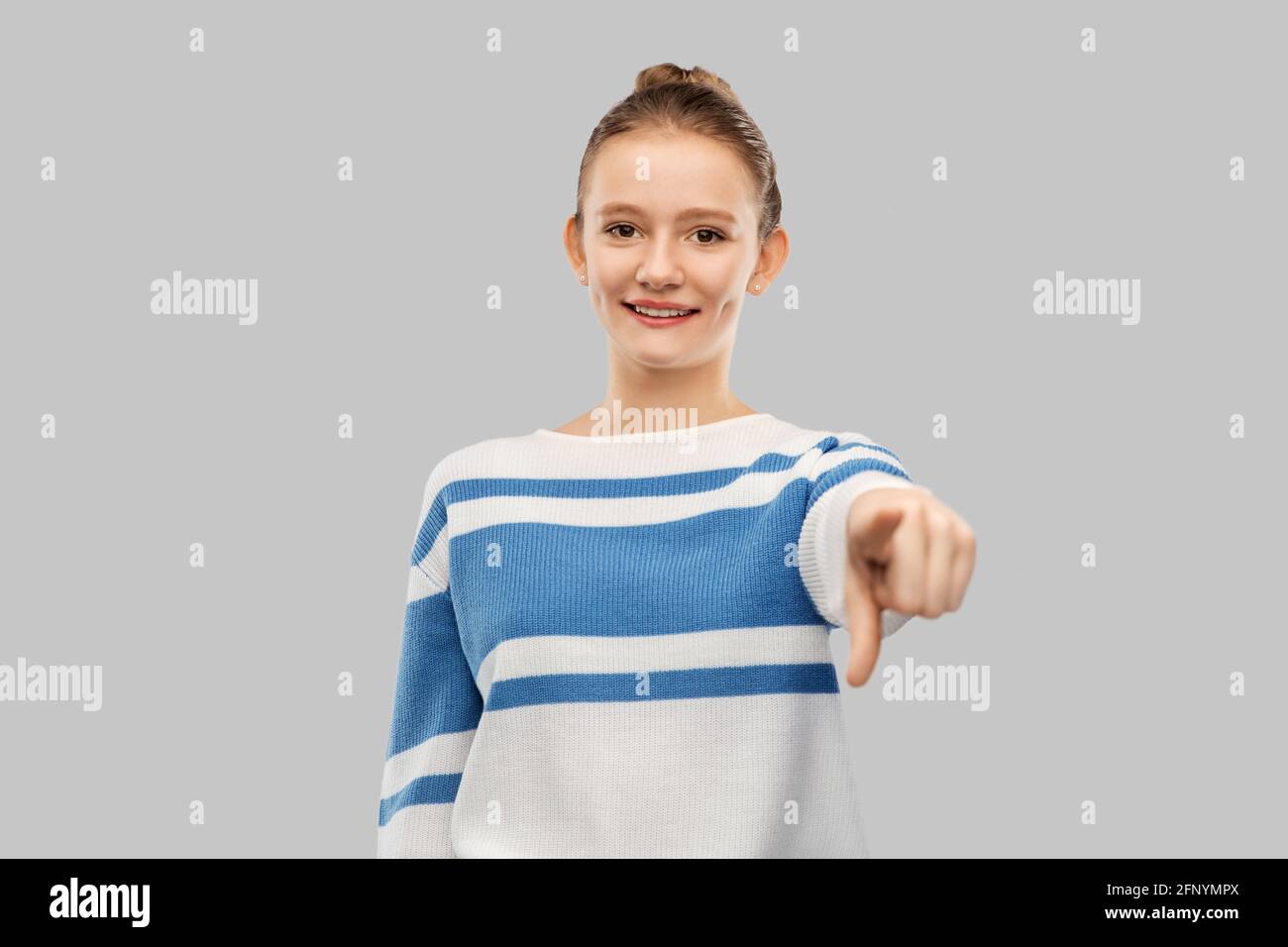 smiling teenage girl pointing to camera Stock Photo - Alamy