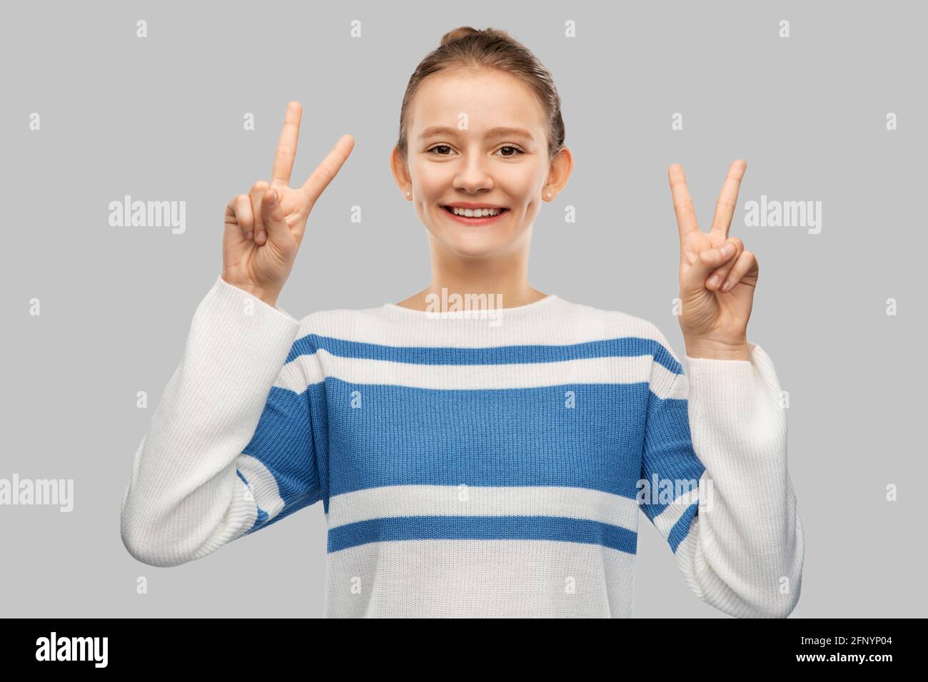 Beautiful smiling girl peace sign hi-res stock photography and images ...