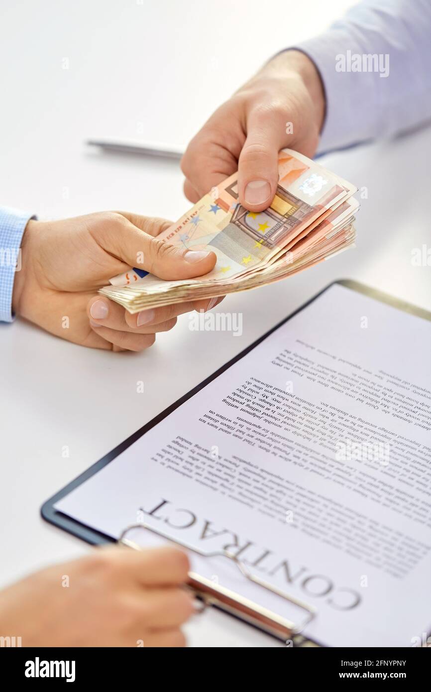 Money contract hand hi-res stock photography and images - Alamy