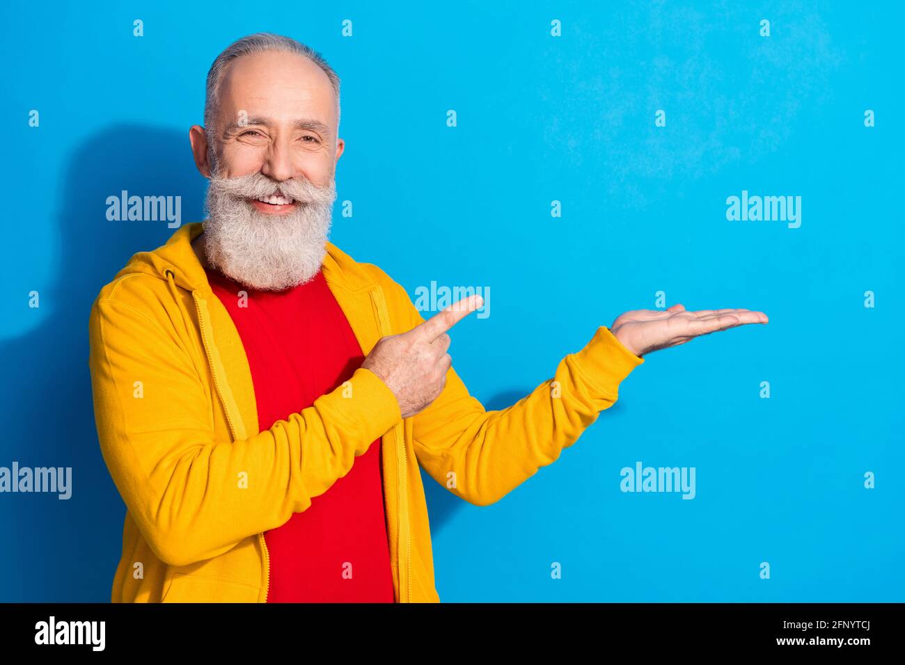 Photo of cheerful man indicate finger hand palms demonstrating empty ...