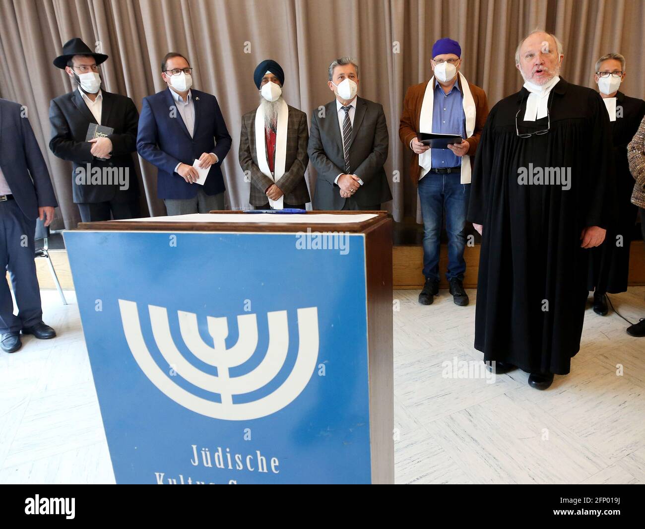 Jewish catholic muslim protestant hi-res stock photography and images ...