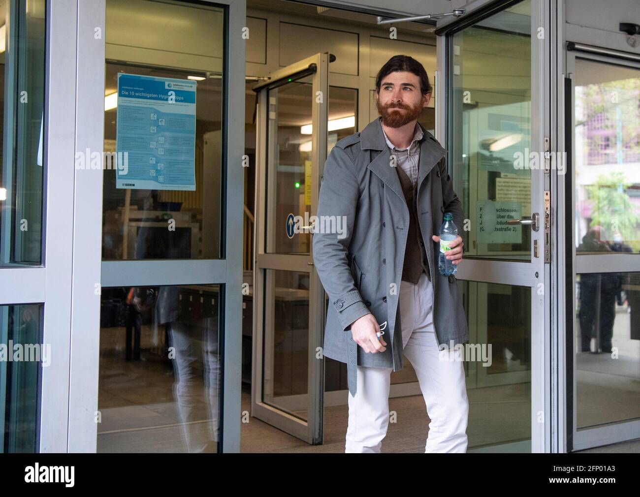 20 May 2021, Hessen, Frankfurt/Main: The defendant Franco A. leaves the ...
