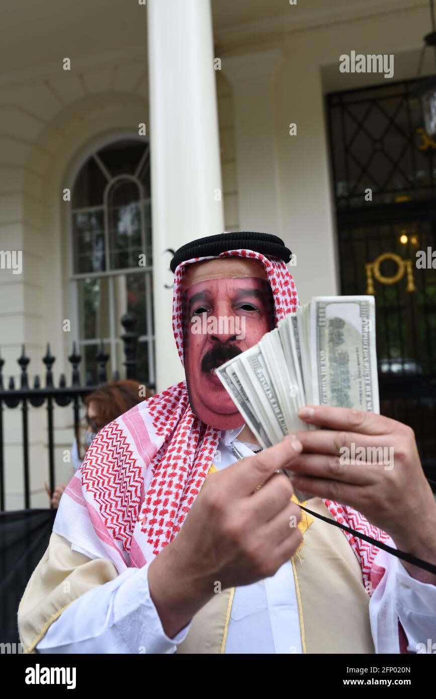 London, UK. 20 May 2021. Pro-palestine activists protest in London ...