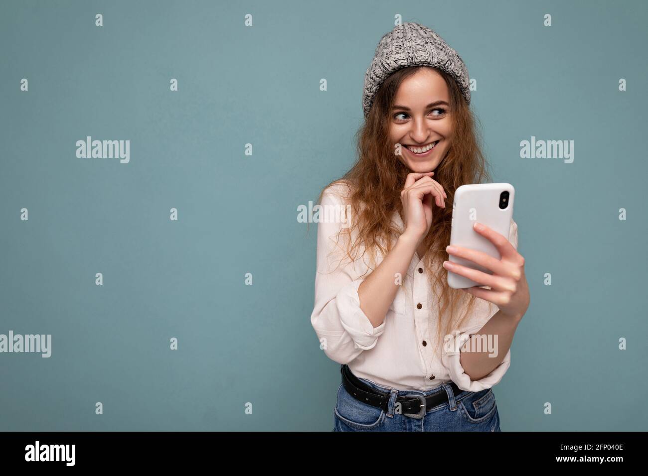Photo shot of attractive positive good looking young woman wearing ...