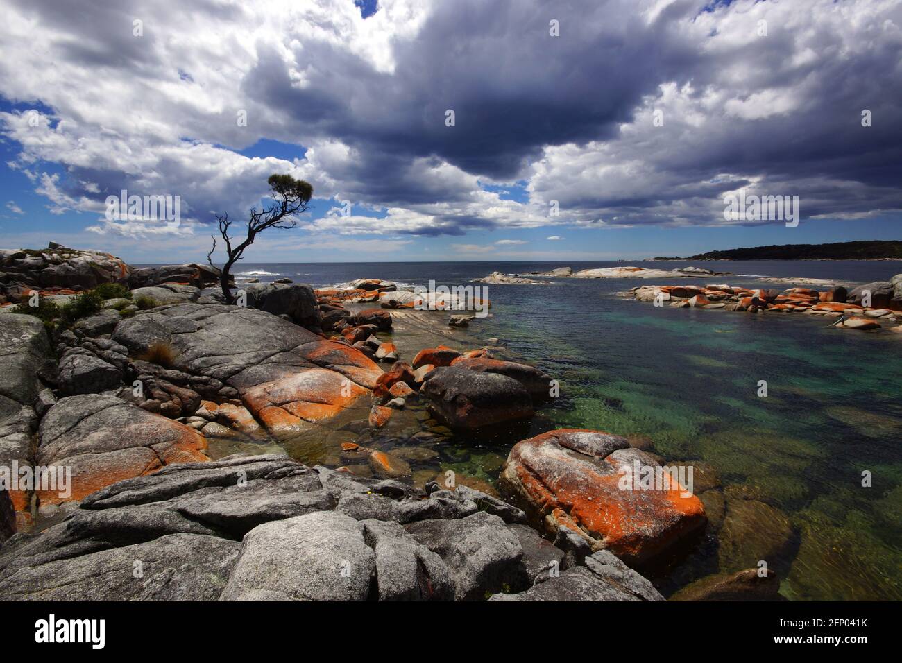 Beautiful scenery at the Bay of Fires, Binalong Bay, east coast of ...