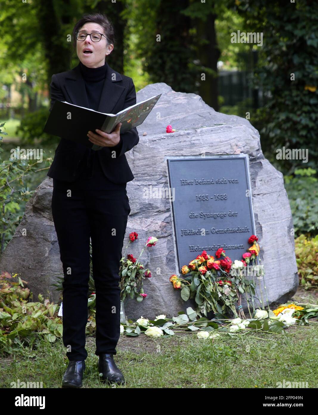 Berlin, Germany. 20th May, 2021. Cantor Esther Hirsch sings during the ...