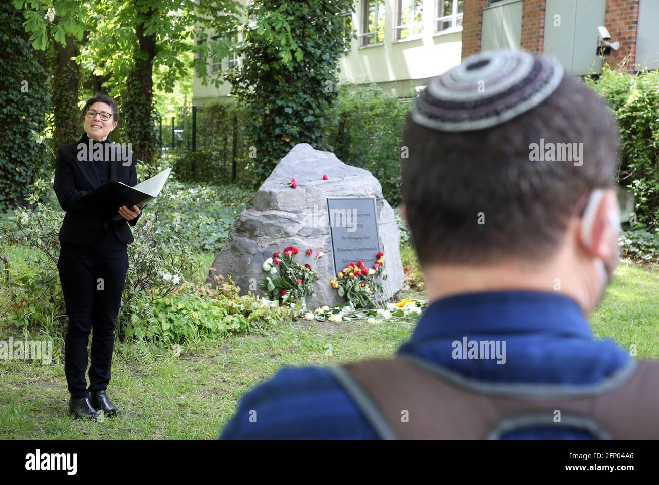 Berlin, Germany. 20th May, 2021. Cantor Esther Hirsch sings during the ...