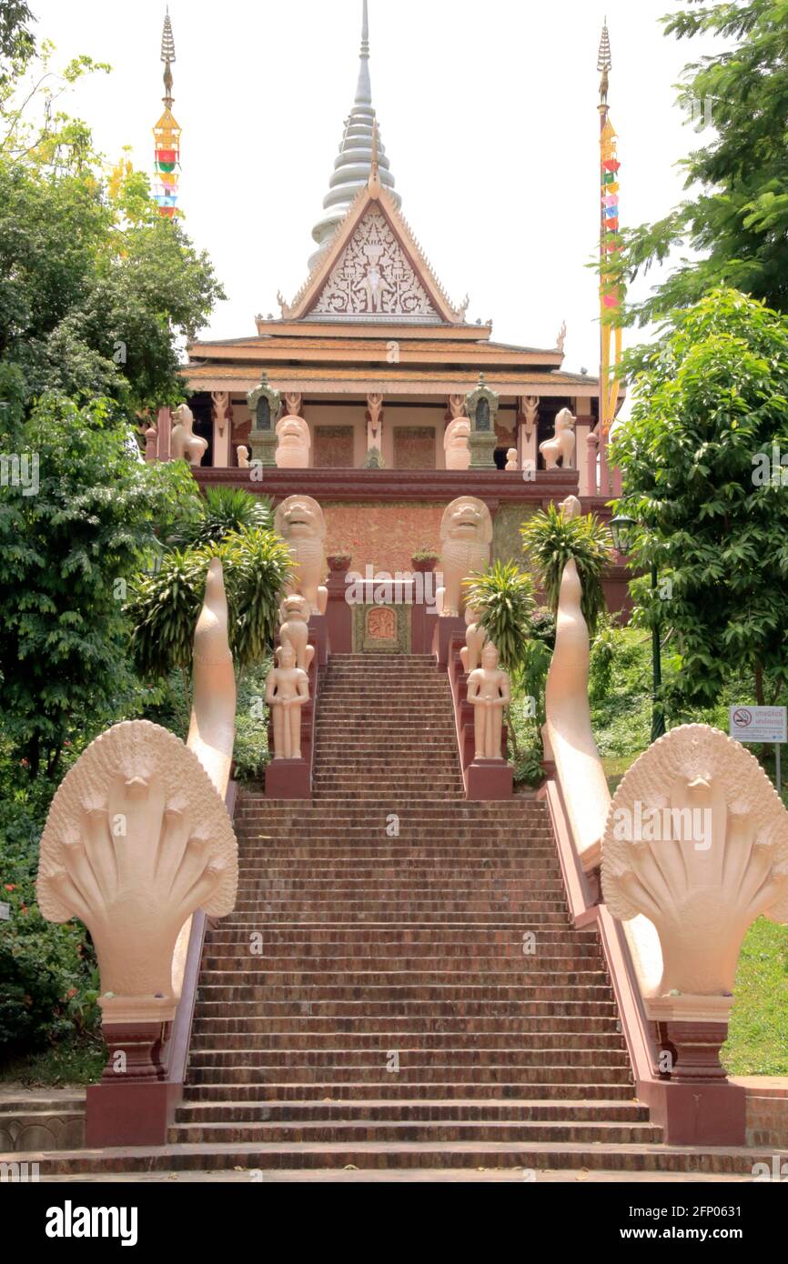Wat Phnom in Phnom Penh Cambodia Stock Photo - Alamy