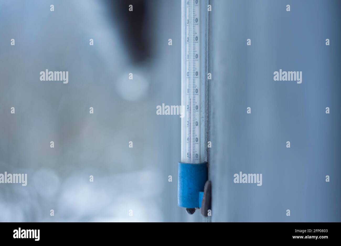 thermometer outdoor in the winter with freezing temperature Stock Photo ...
