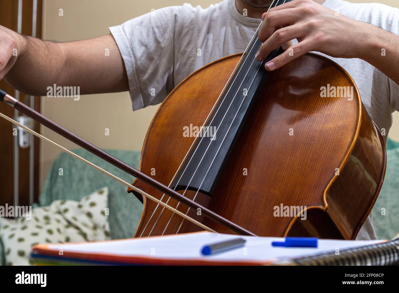 Chelo hi-res stock photography and images - Alamy