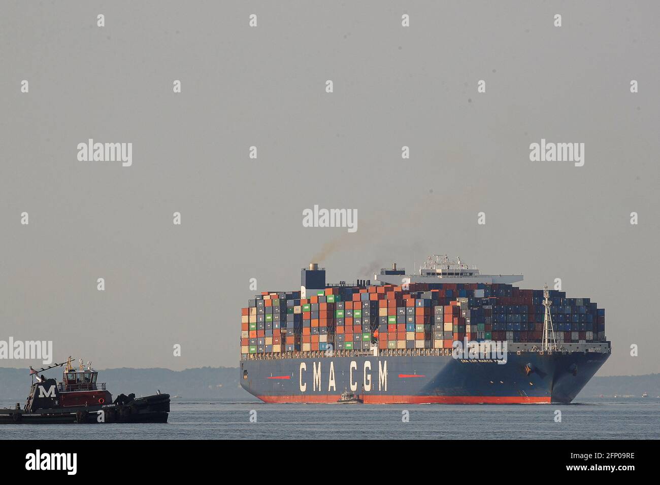 Explorer class container ship hi-res stock photography and images - Alamy