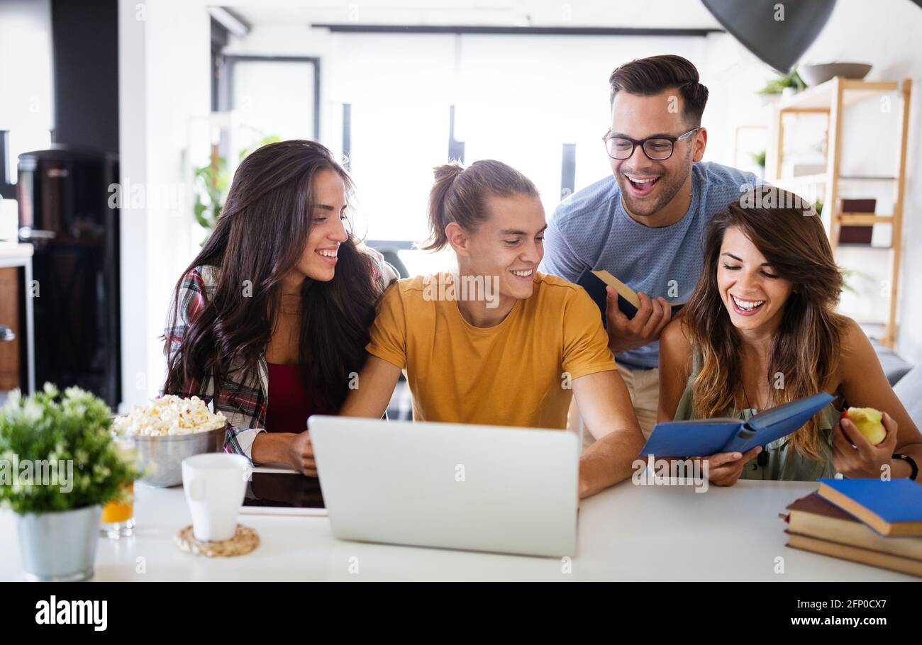 Group study hi-res stock photography and images - Alamy