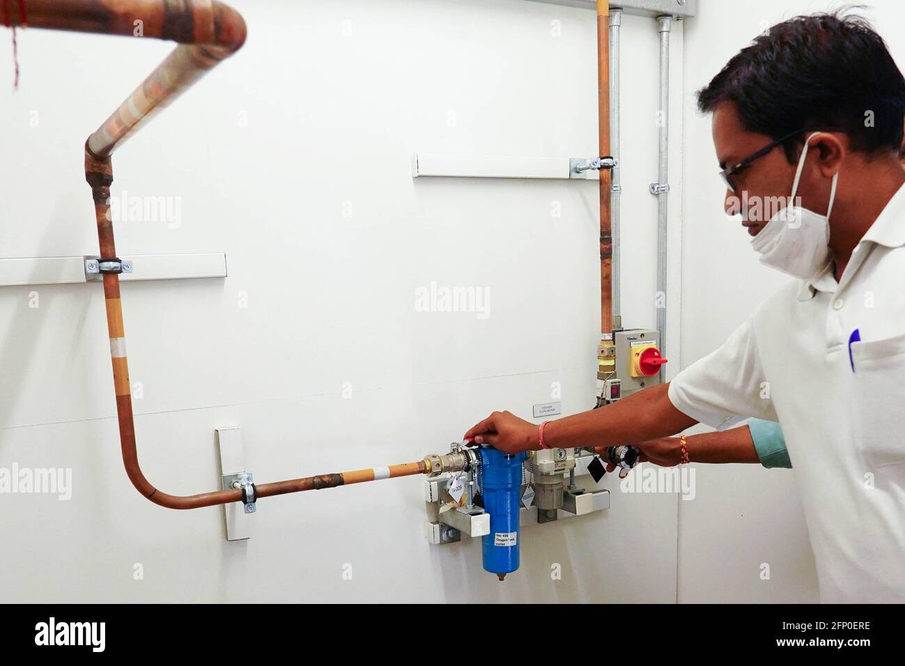 Indian Medical Official works on Oxygen Generation plant from UK ...