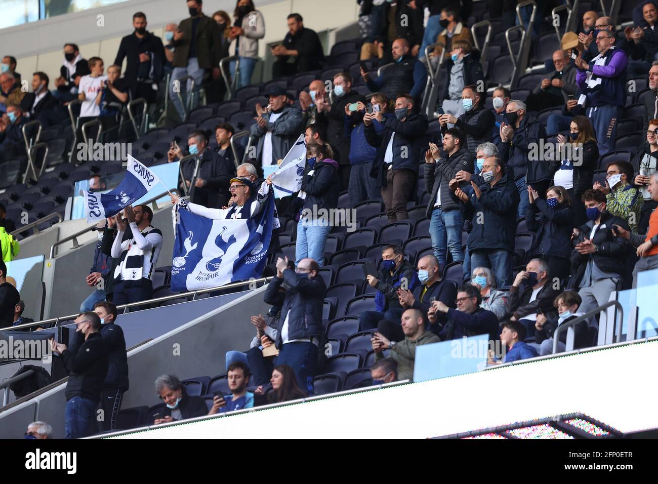 Tottenham hotspur fans show hi-res stock photography and images - Alamy
