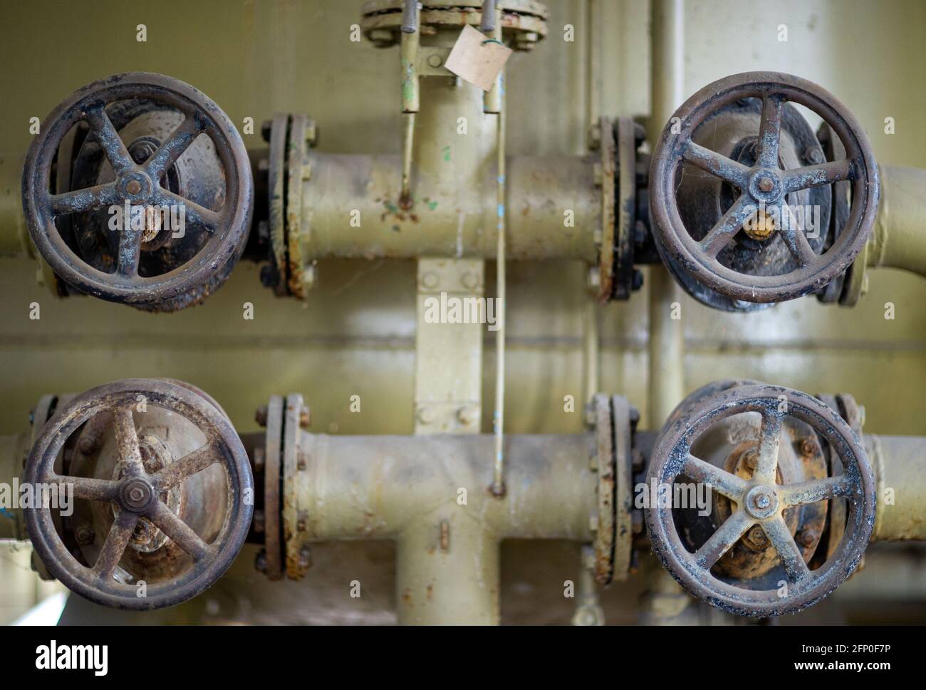 Pipe stand off hi-res stock photography and images - Alamy