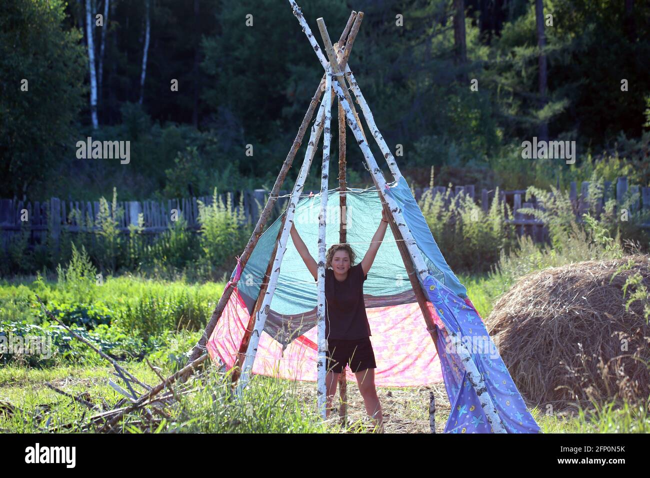 Teenage girl have fun in the countryside Stock Photo - Alamy