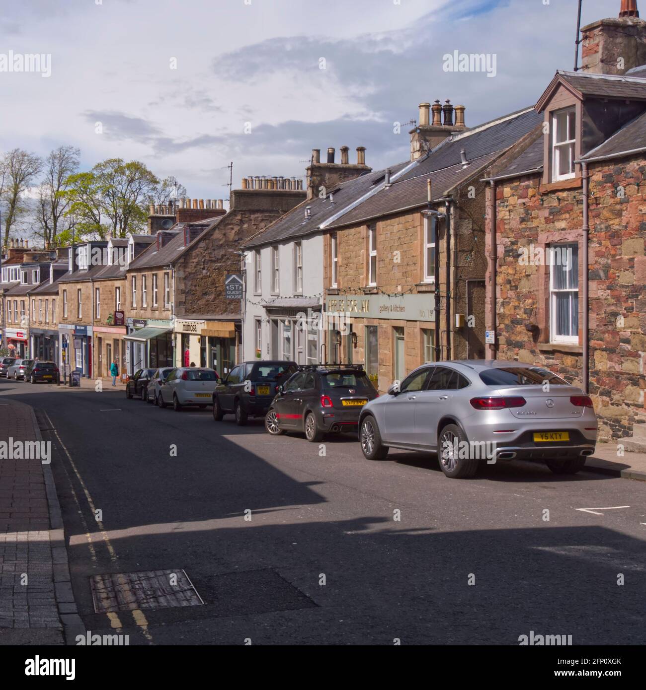 Typical scotland terraced street hi-res stock photography and images ...