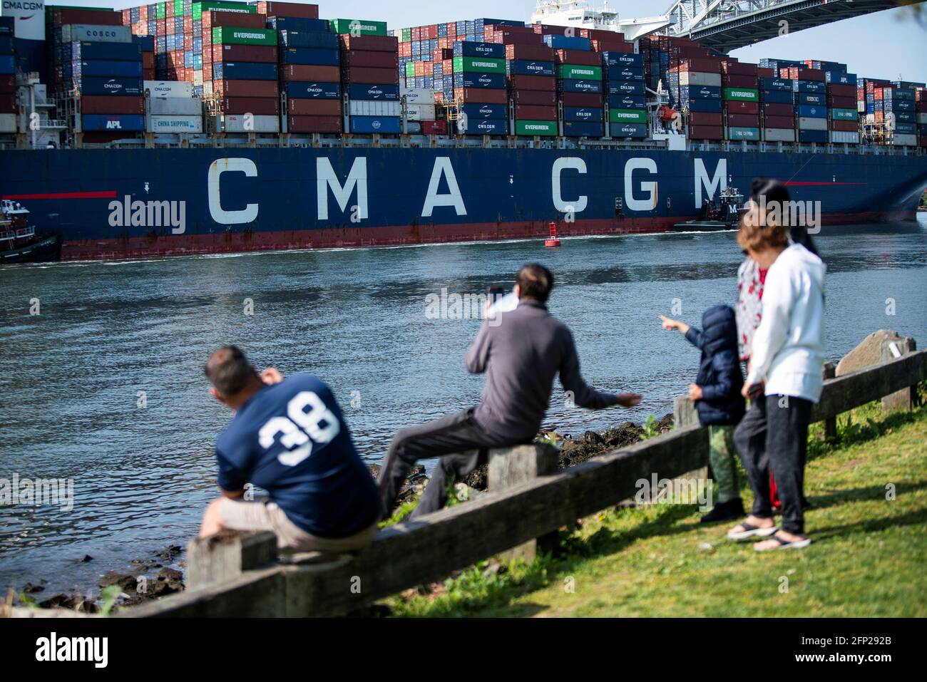 Explorer class container ship hi-res stock photography and images - Alamy