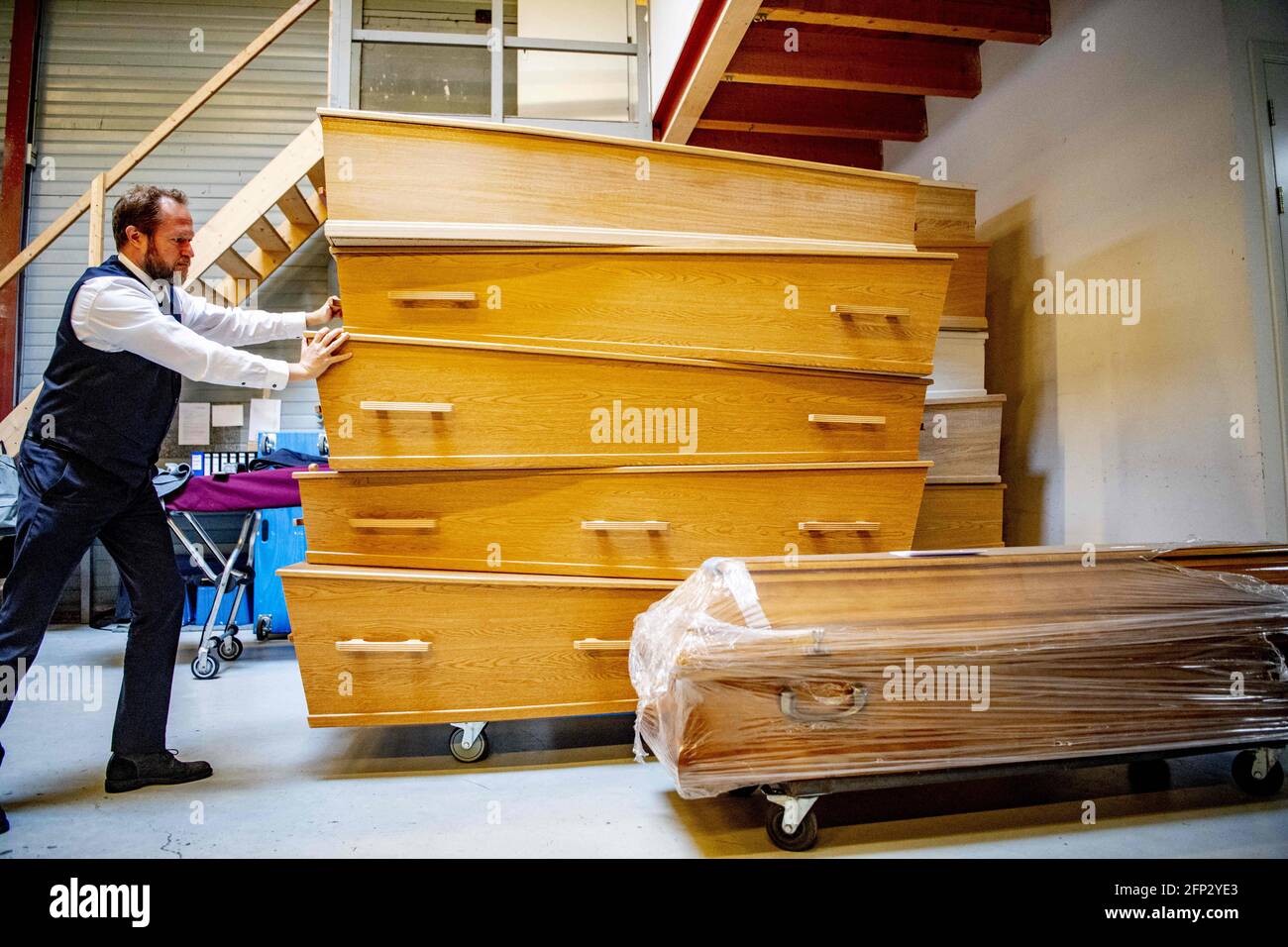 Robin coffins hi-res stock photography and images - Alamy
