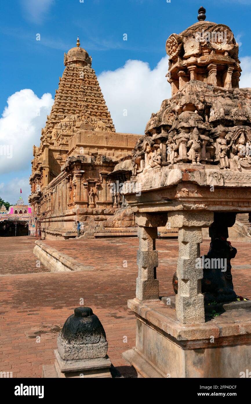 Sri-vimana at the Brihadishvera Hindu Temple in the city of Thanjavur ...