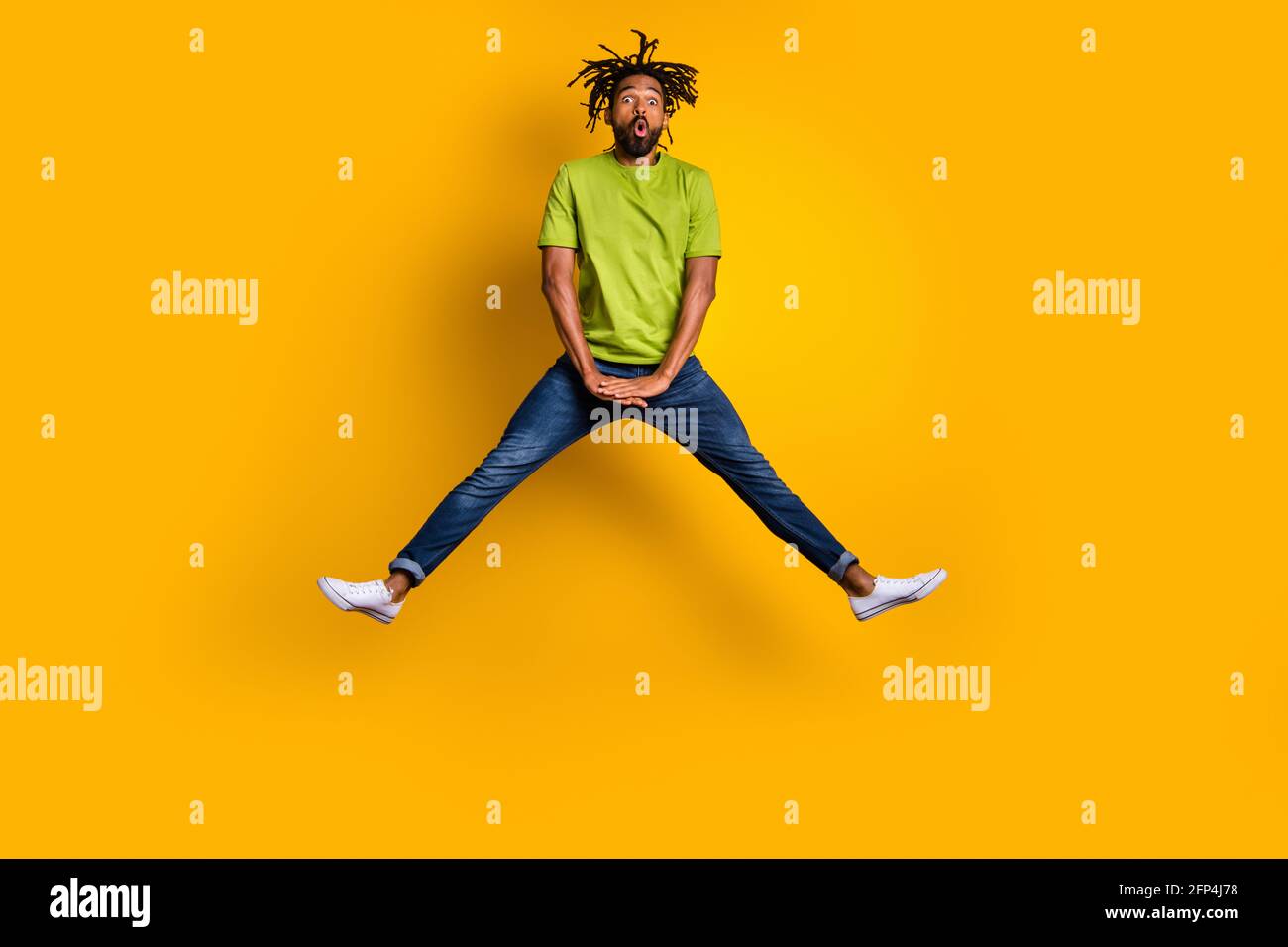 Photo portrait full body view of shocked man jumping up spreading legs ...