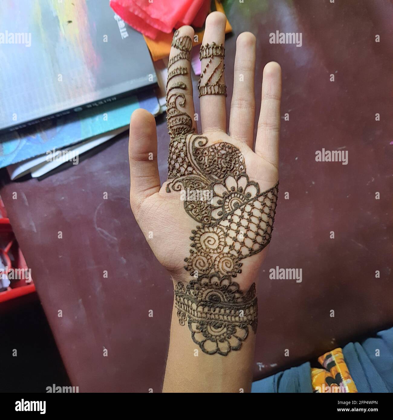 Thr beautiful Mehedi design hand Stock Photo - Alamy