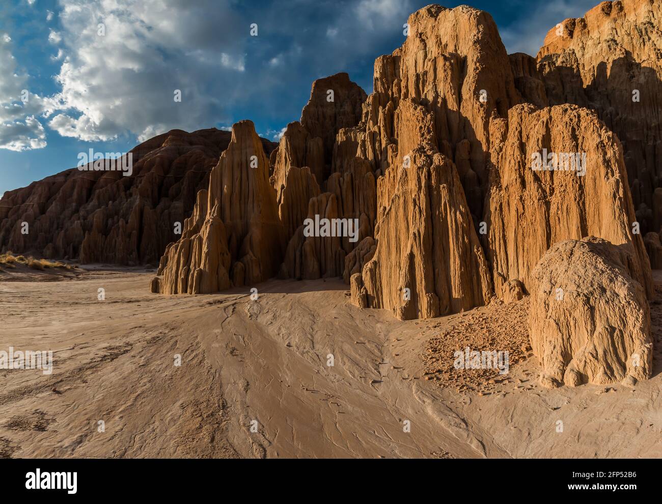 The Eroded Escarpment of The Canyon Caves, Cathedral Gorge State Park ...