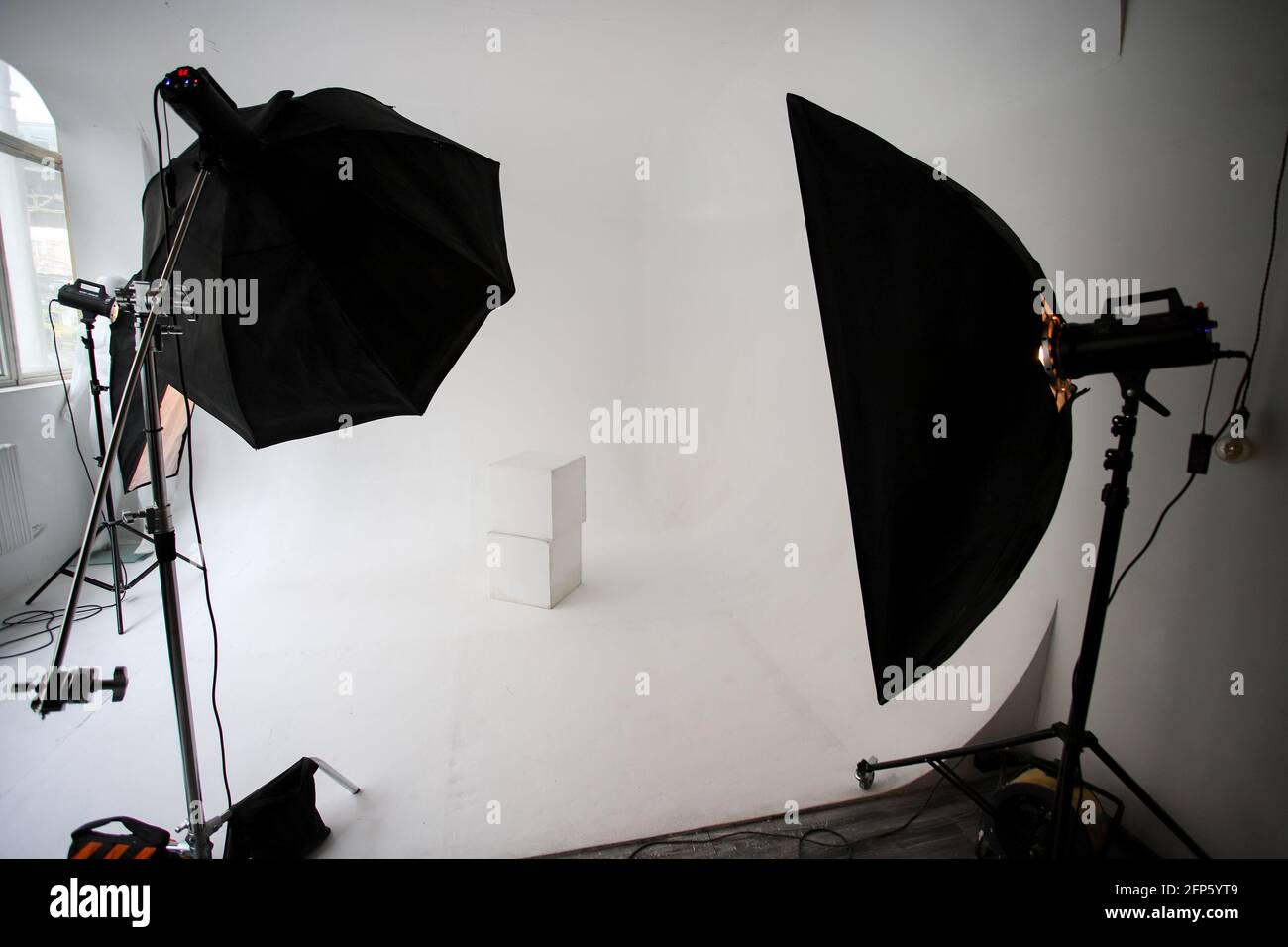 Photo studio, lighting fixtures, white endless background, white cubes ...