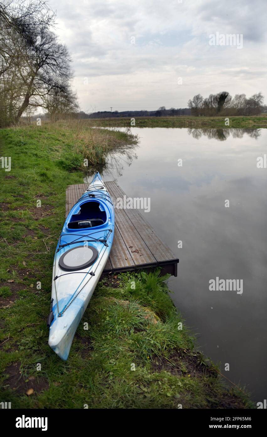 Empty canoe hi-res stock photography and images - Alamy