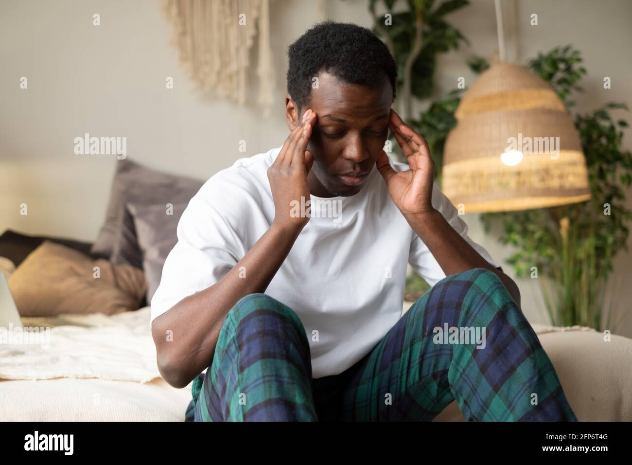 Headache man pain sore hi-res stock photography and images - Alamy